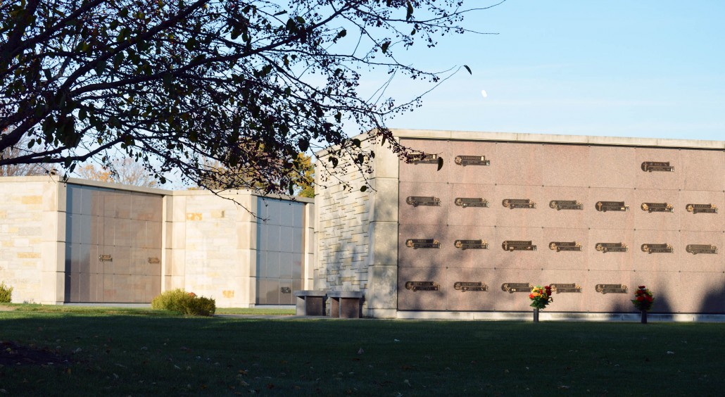 Interment Options | Chapel Hill Memorial Gardens - Freeport, IL